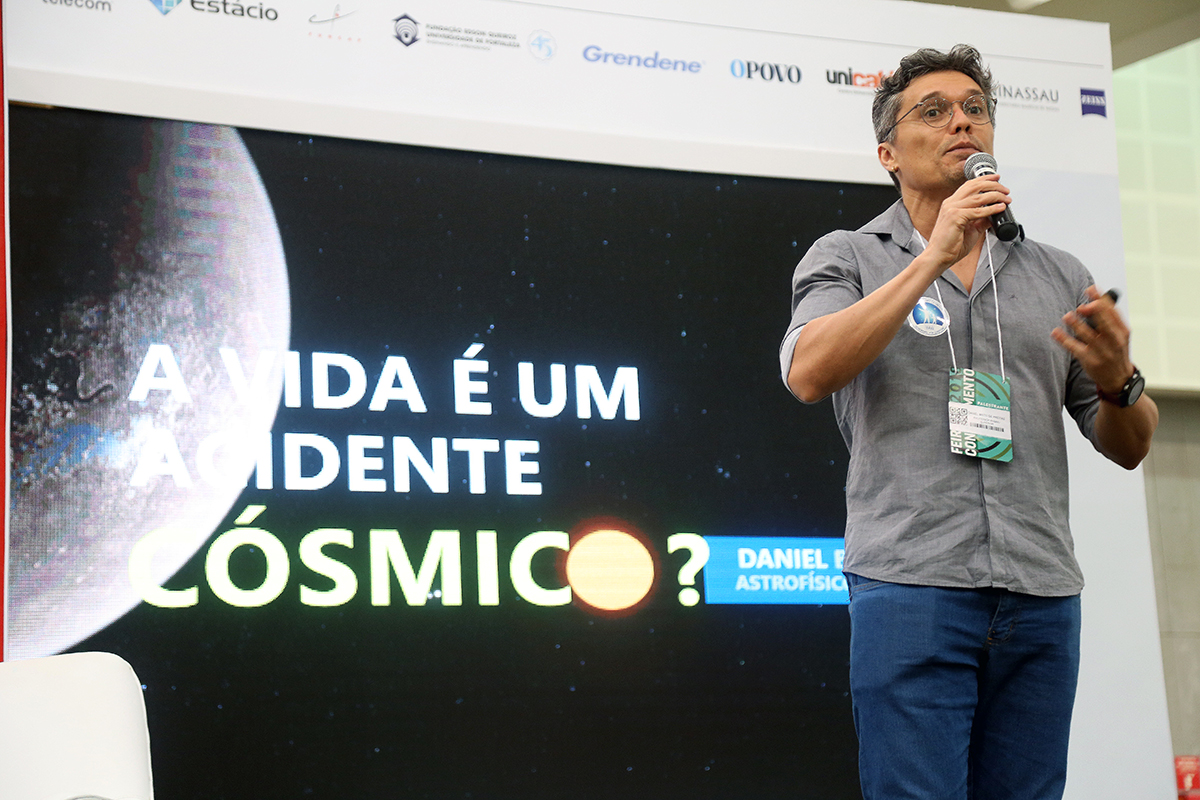 Astrofísico cearense Daniel Brito realiza palestra na FdC - Secretaria ...